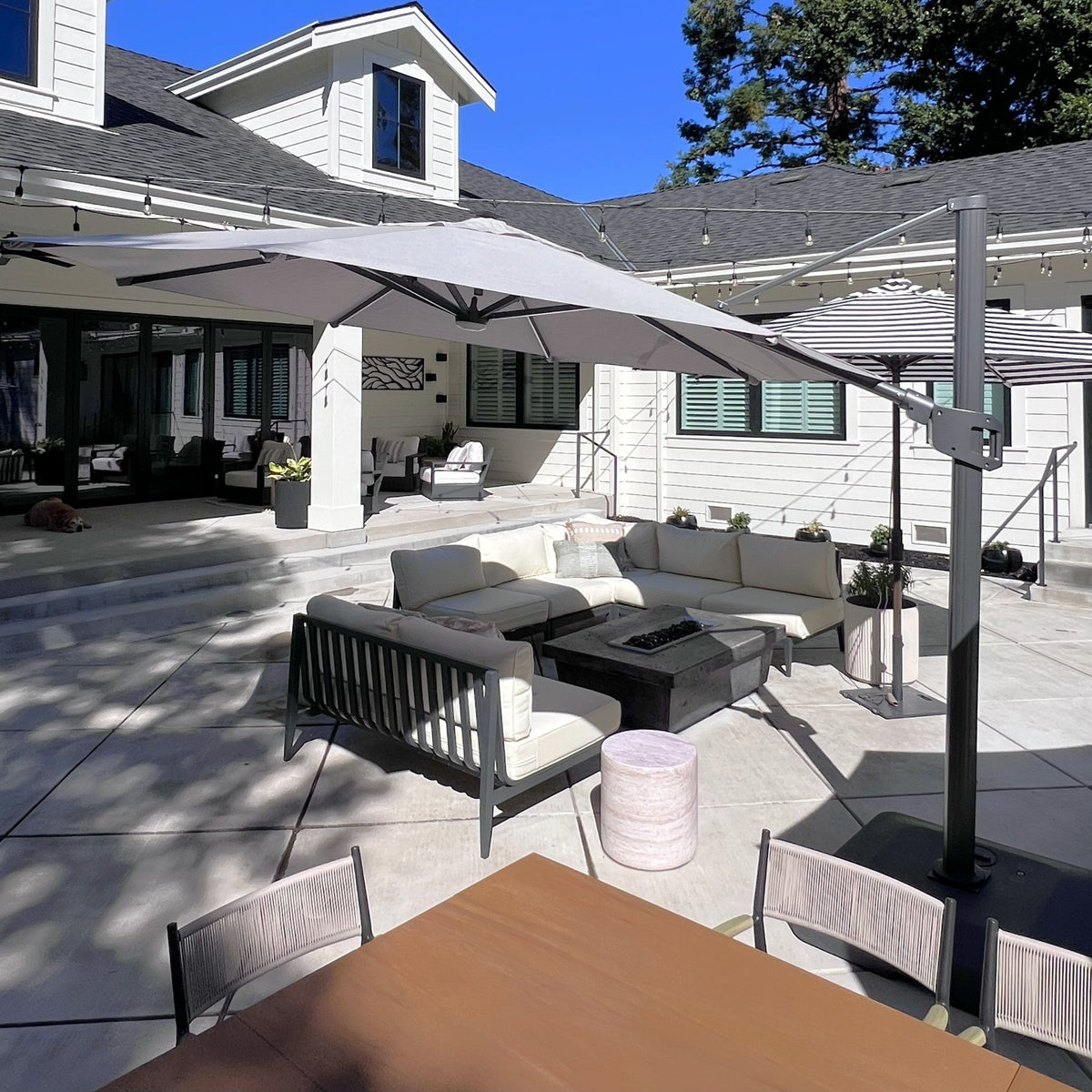 Modern Farmhouse Lounge Area – Outdoor Space Designs